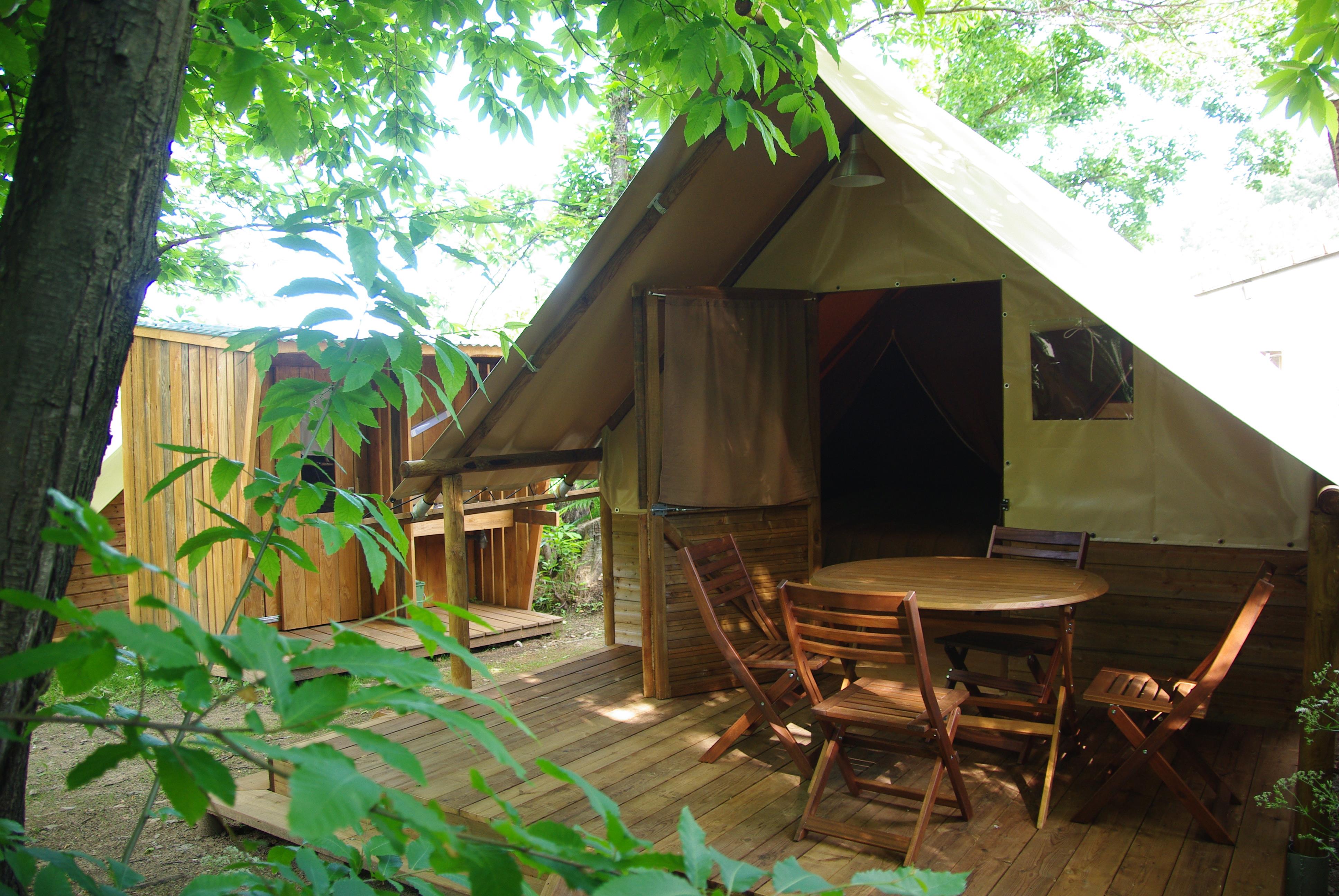 Cabanon . à réserver au Camping La Châtaigneraie Cabanon . à réserver au Camping La Châtaigneraie