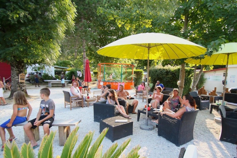 Camping Paradis Les Pins Royan - Réservez vos vacances dès maintenant